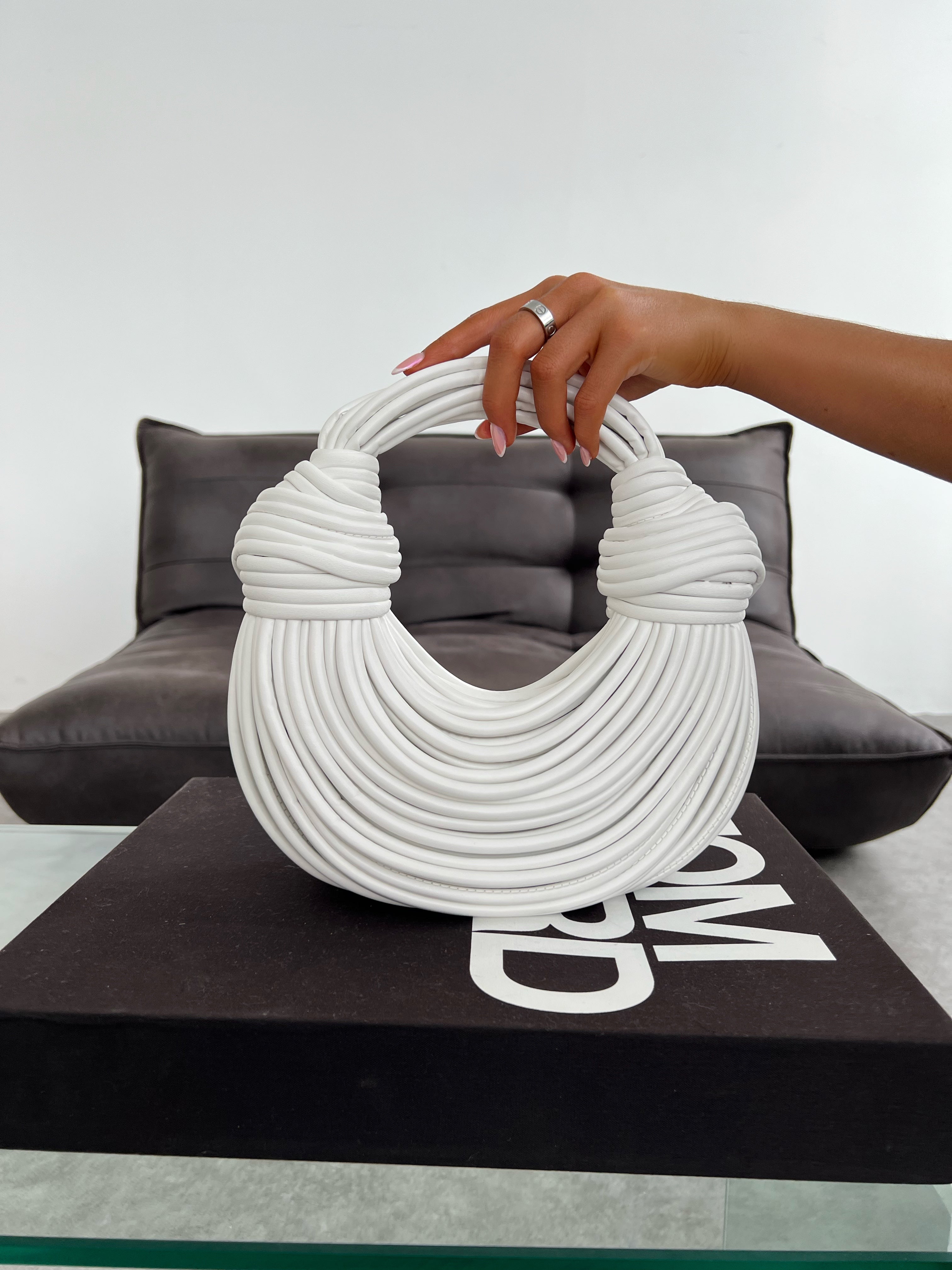 Knox Strappy Bag - White – Sorelleuk